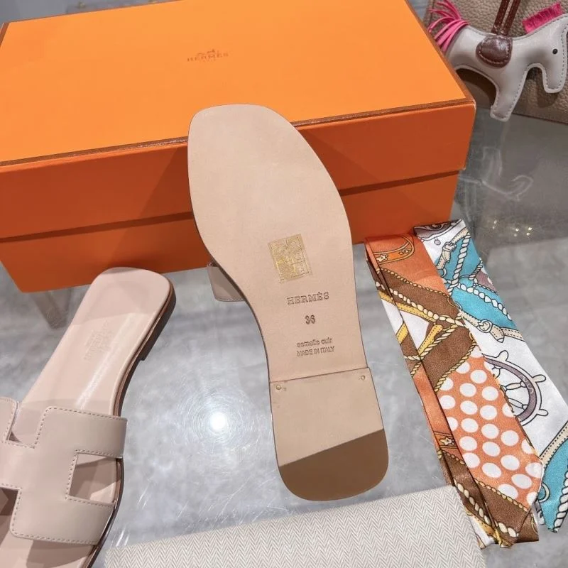 Low-cost Hermes Slippers
