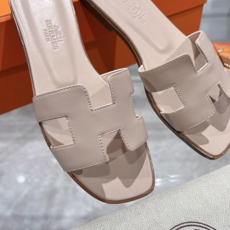 Low-cost Hermes Slippers
