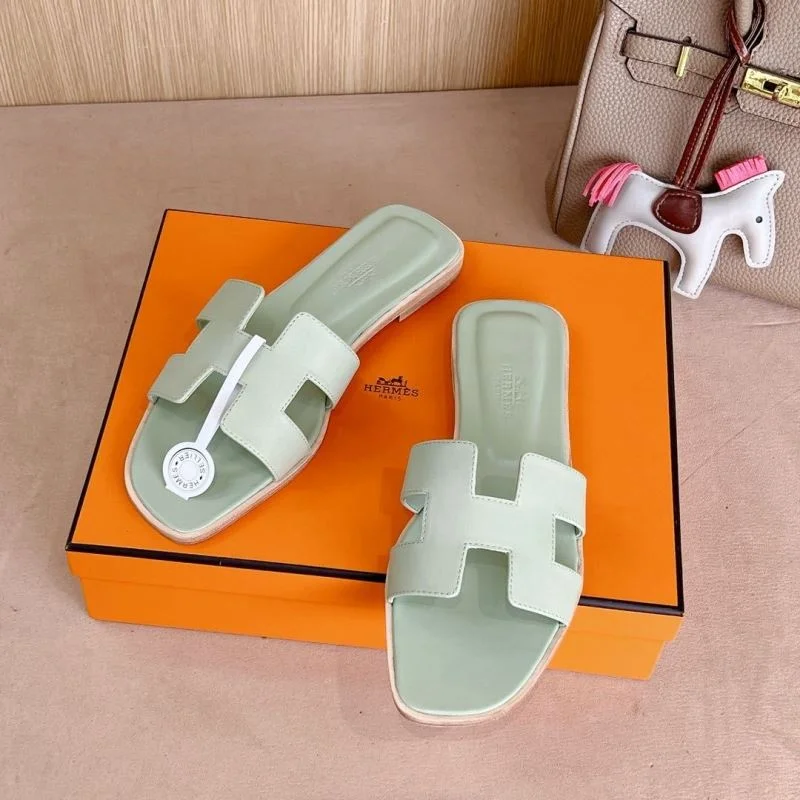 Low-cost Hermes Slippers