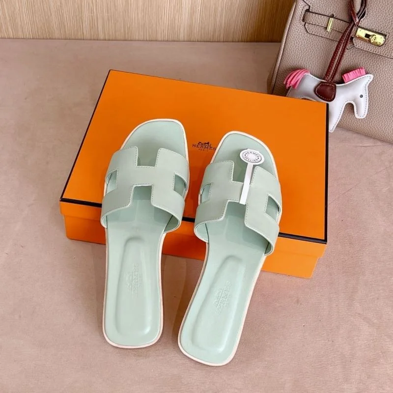 Low-cost Hermes Slippers