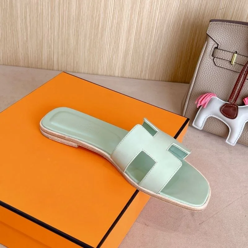 Low-cost Hermes Slippers
