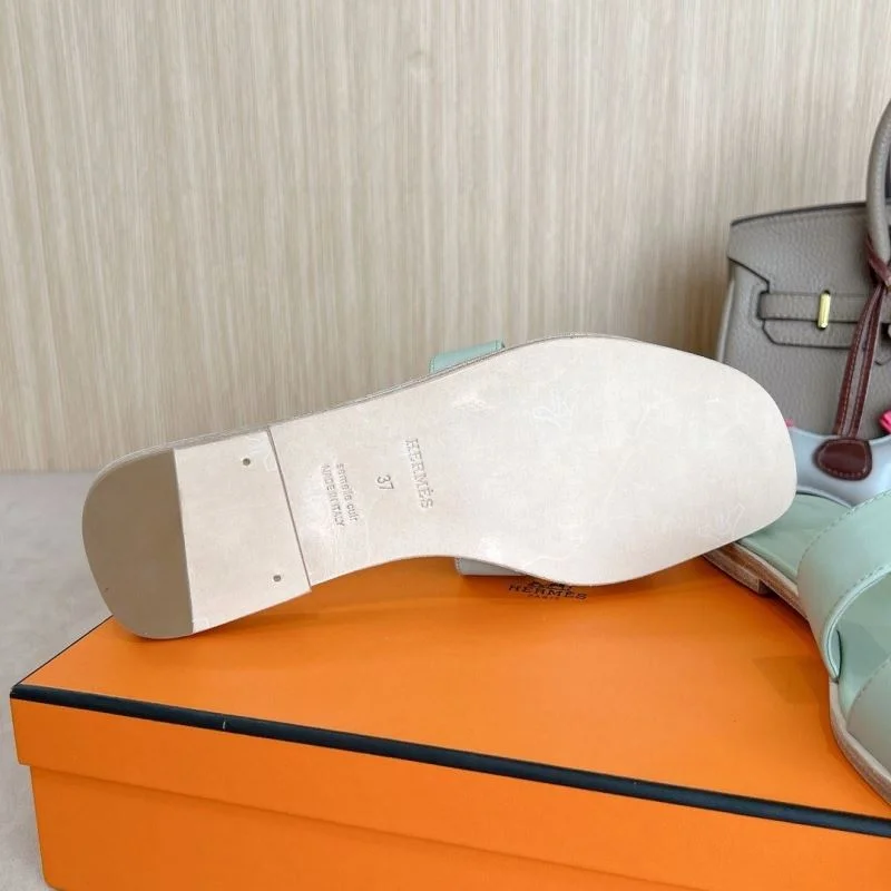 Low-cost Hermes Slippers