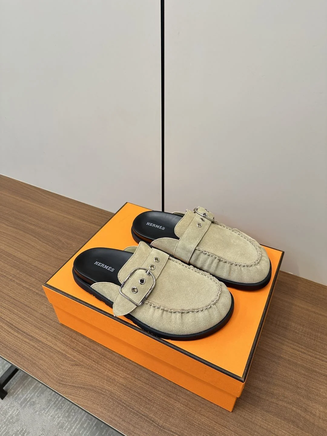 Inexpensive Hermes Slippers
