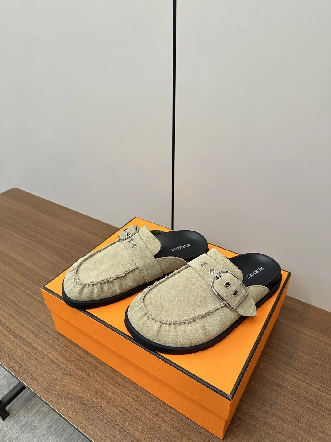 Inexpensive Hermes Slippers