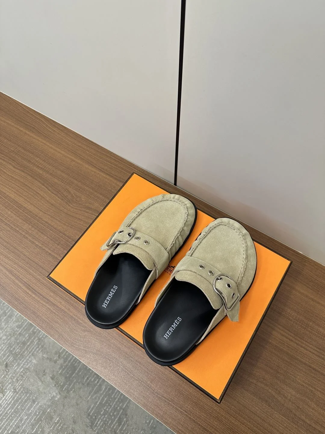 Inexpensive Hermes Slippers