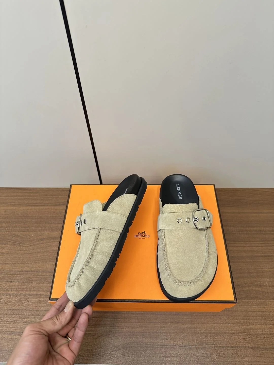 Inexpensive Hermes Slippers