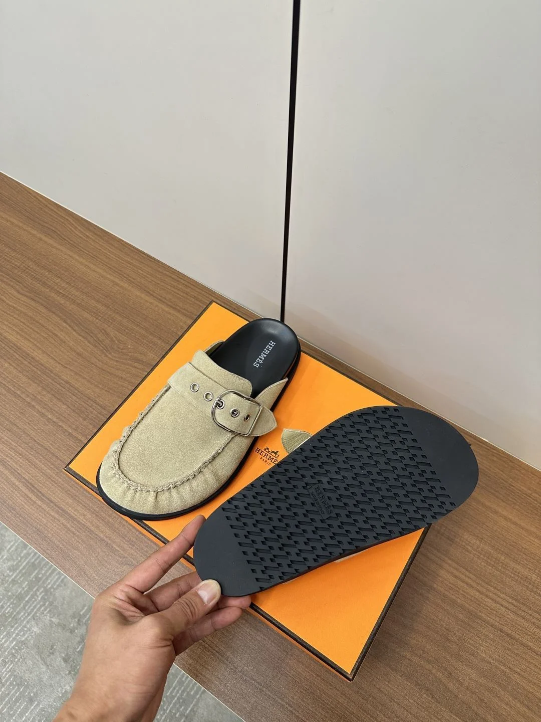 Inexpensive Hermes Slippers