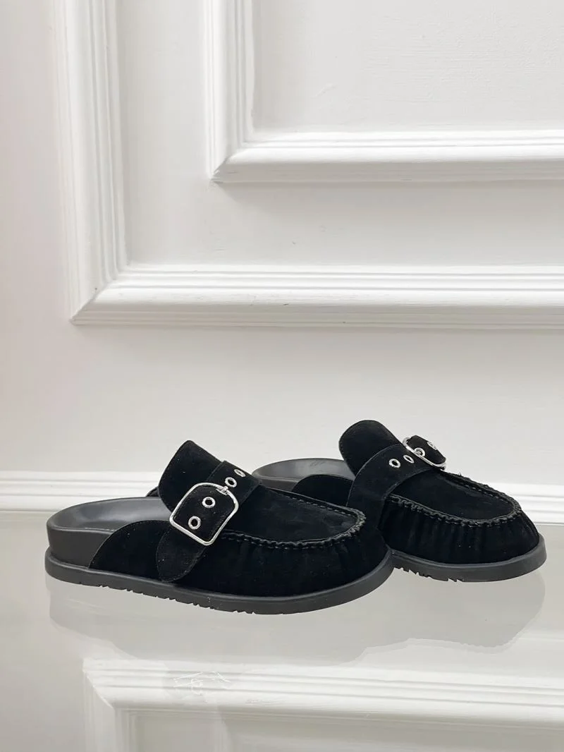 Low-cost Hermes Slippers