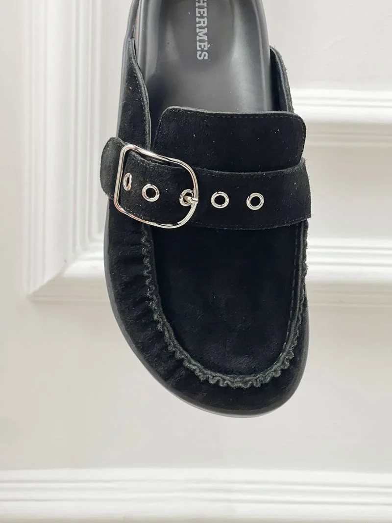 Low-cost Hermes Slippers