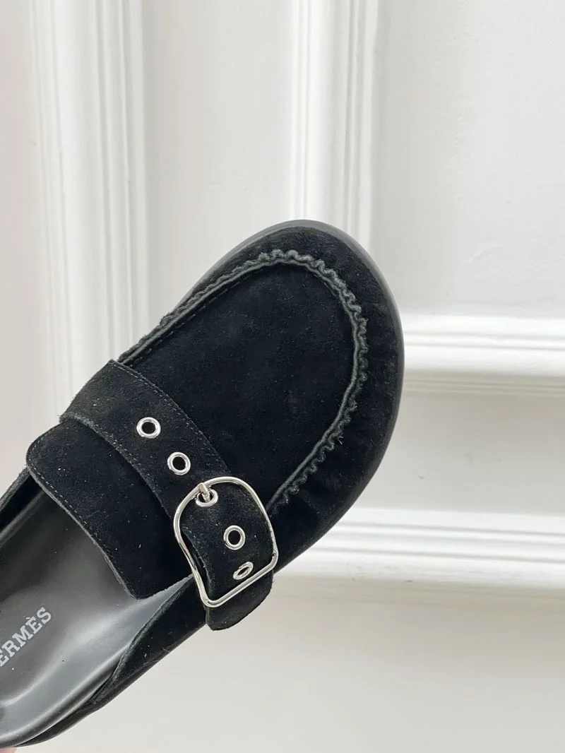 Low-cost Hermes Slippers