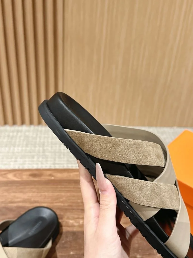 Low-cost Hermes Slippers