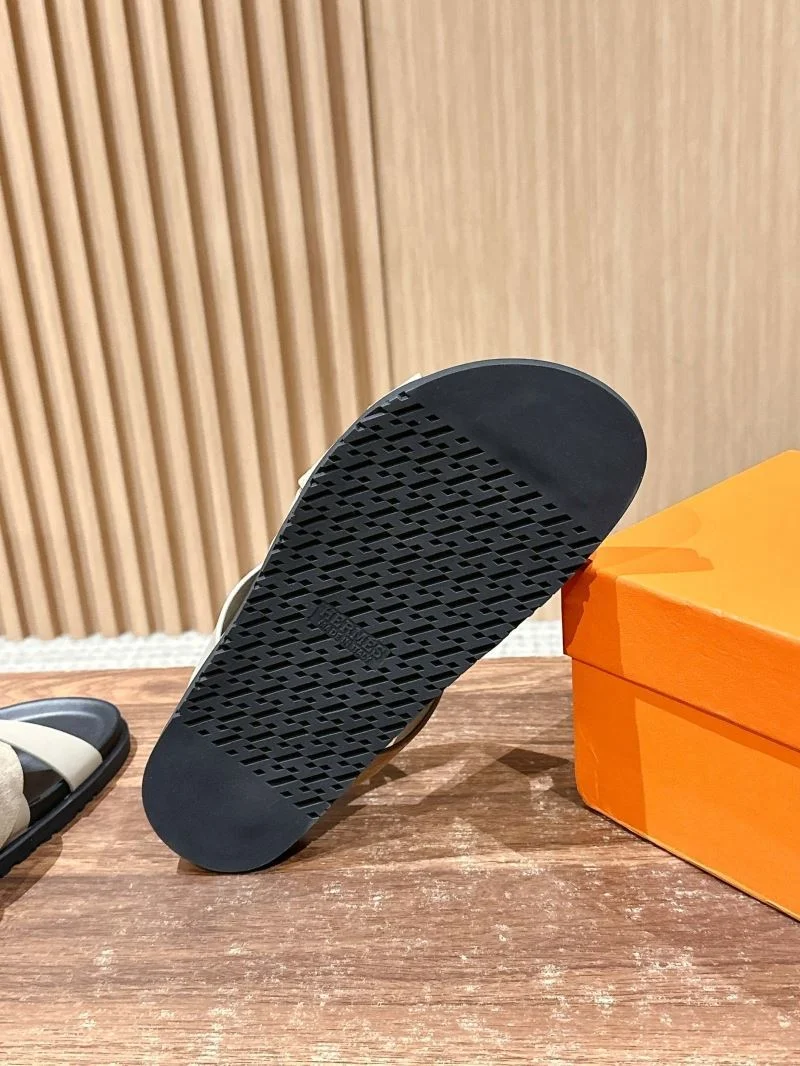 Low-cost Hermes Slippers