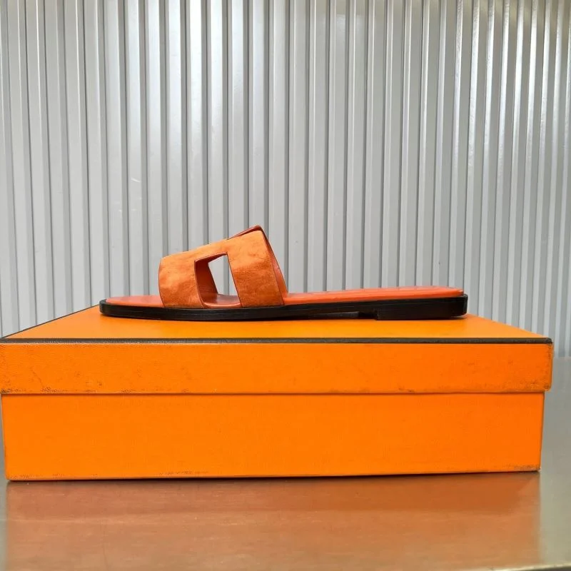Low-cost Hermes Slippers
