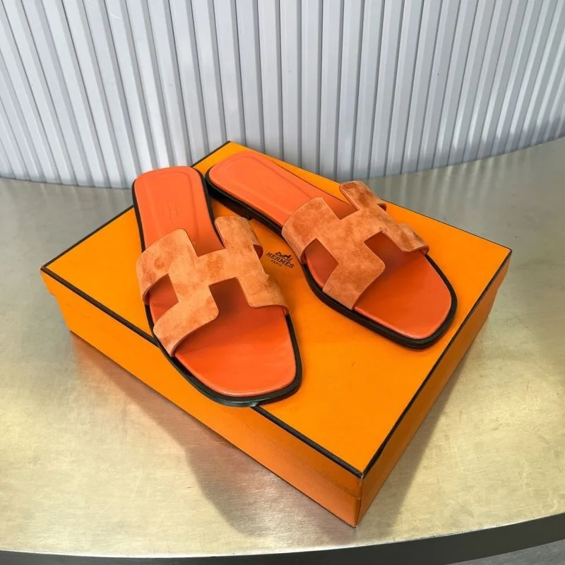 Low-cost Hermes Slippers