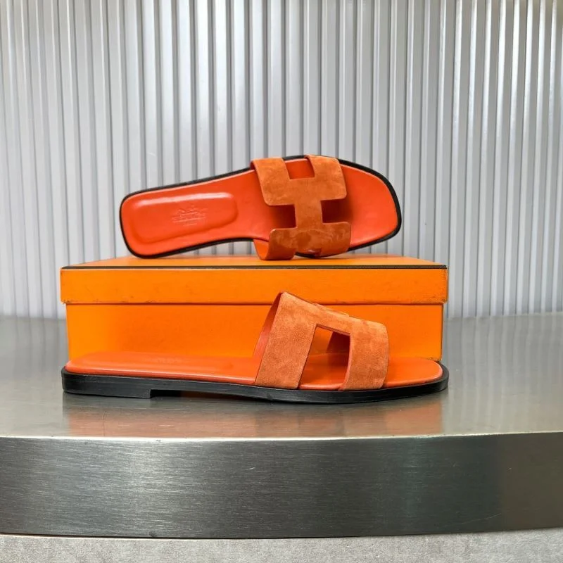 Low-cost Hermes Slippers