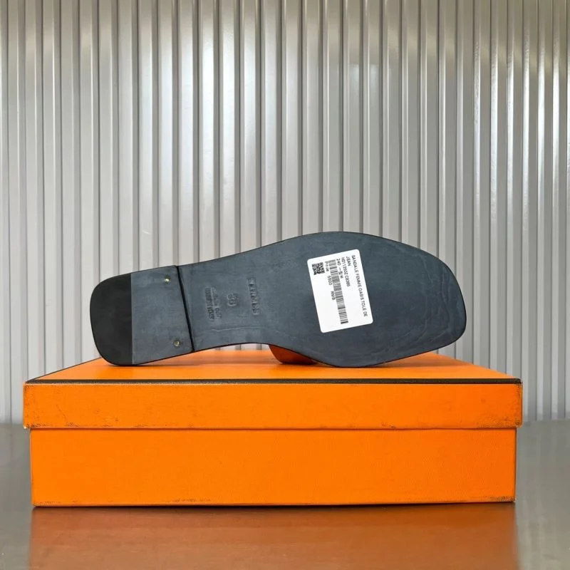 Low-cost Hermes Slippers