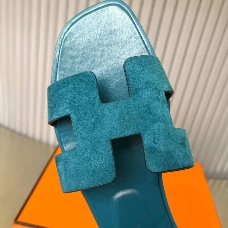 Low-cost Hermes Slippers