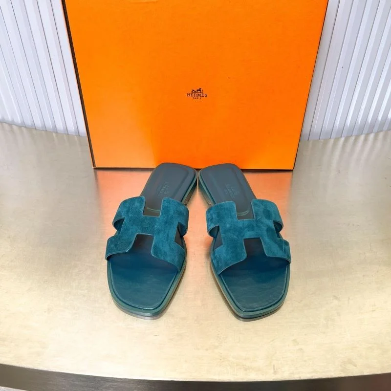 Low-cost Hermes Slippers