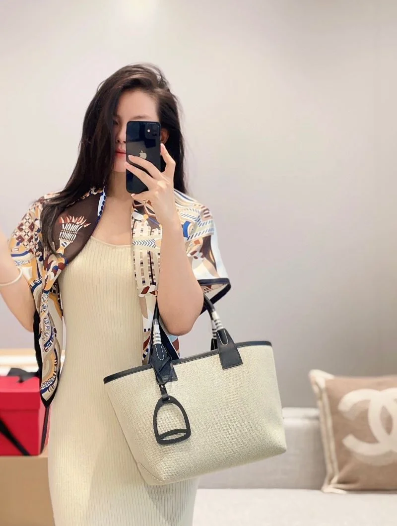 Exact replica Hermes Steeple Bags