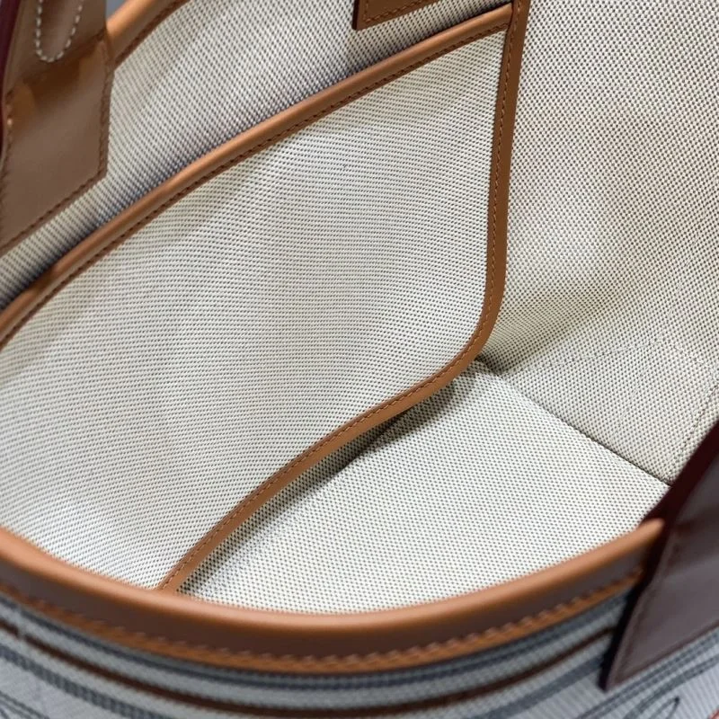 Accurate model Hermes Steeple Bags
