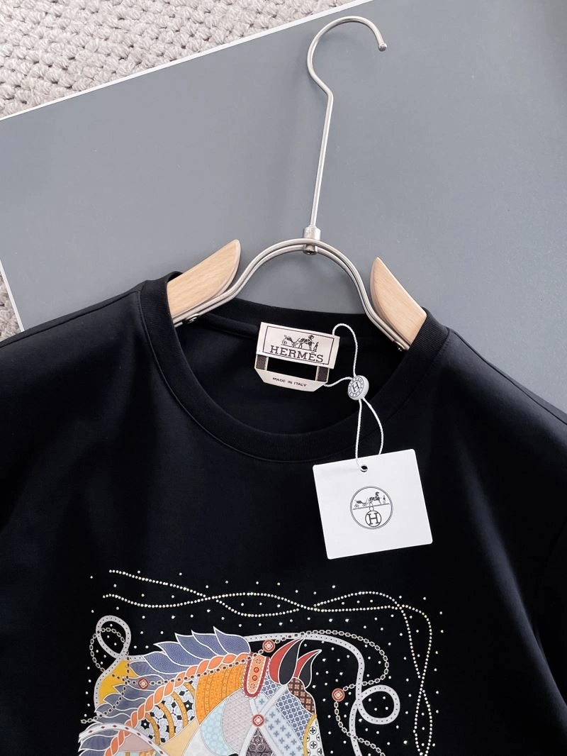 Accurate model Hermes T-Shirts