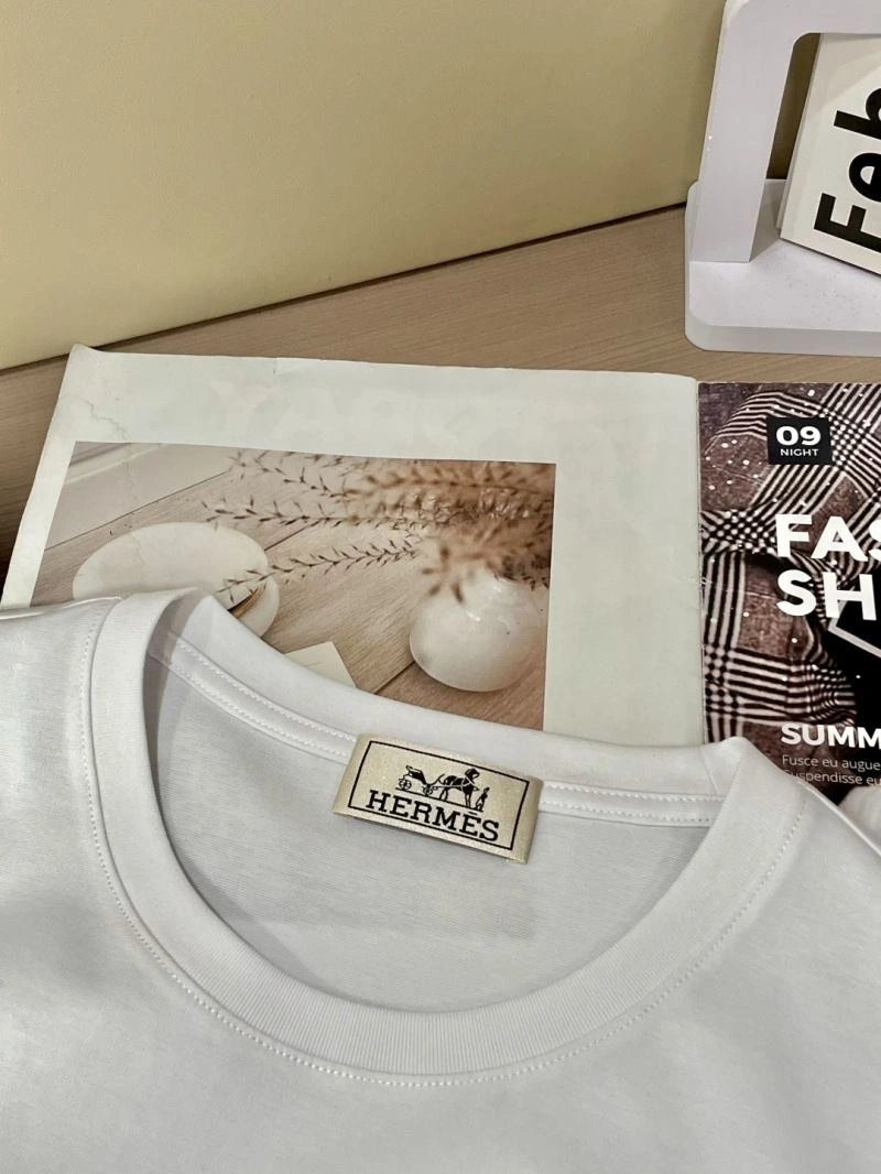 Accurate model Hermes T-Shirts