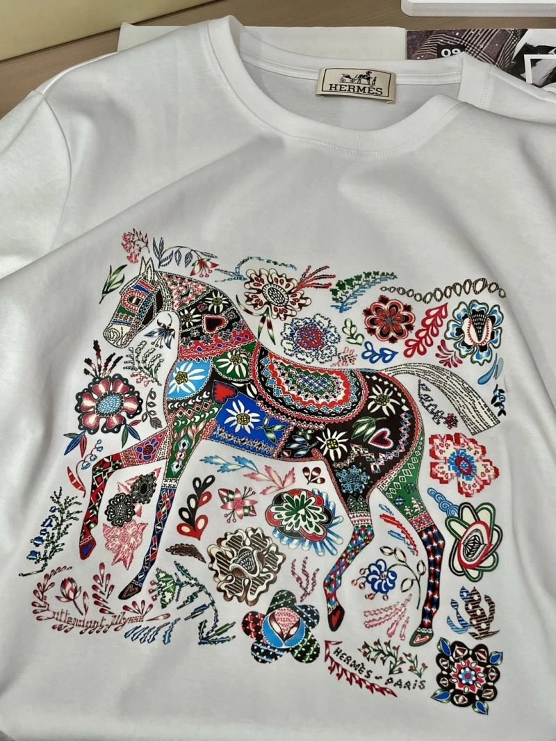 Accurate model Hermes T-Shirts
