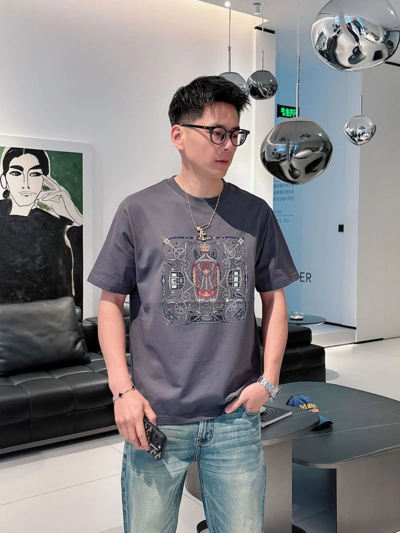 Accurate model Hermes T-Shirts