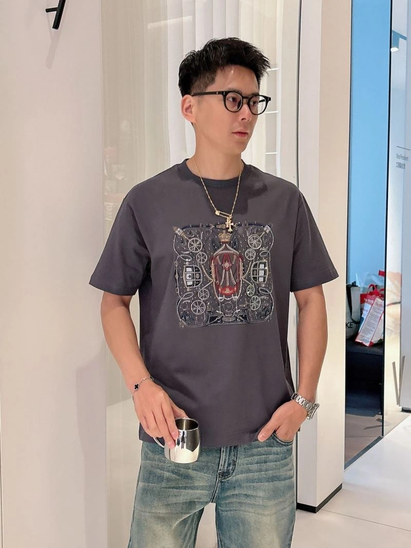 Accurate model Hermes T-Shirts