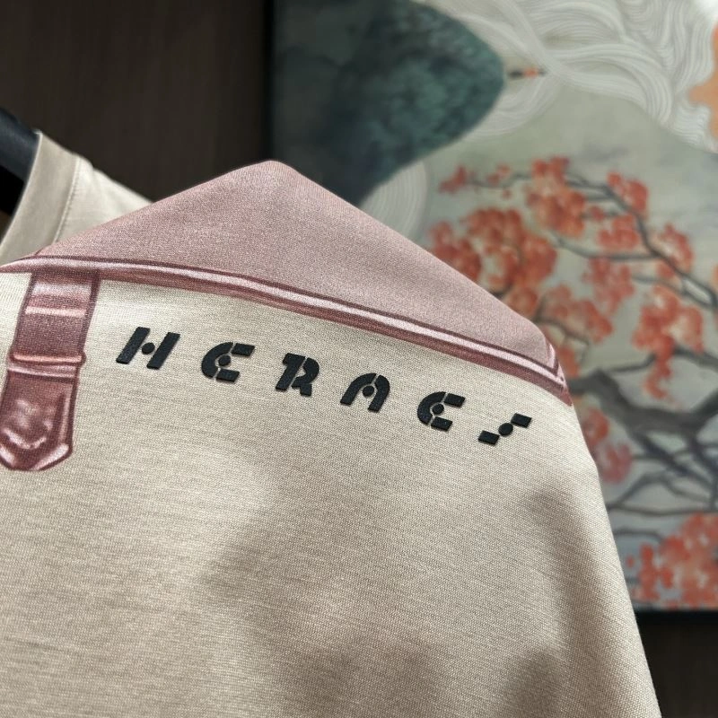 Accurate model Hermes T-Shirts