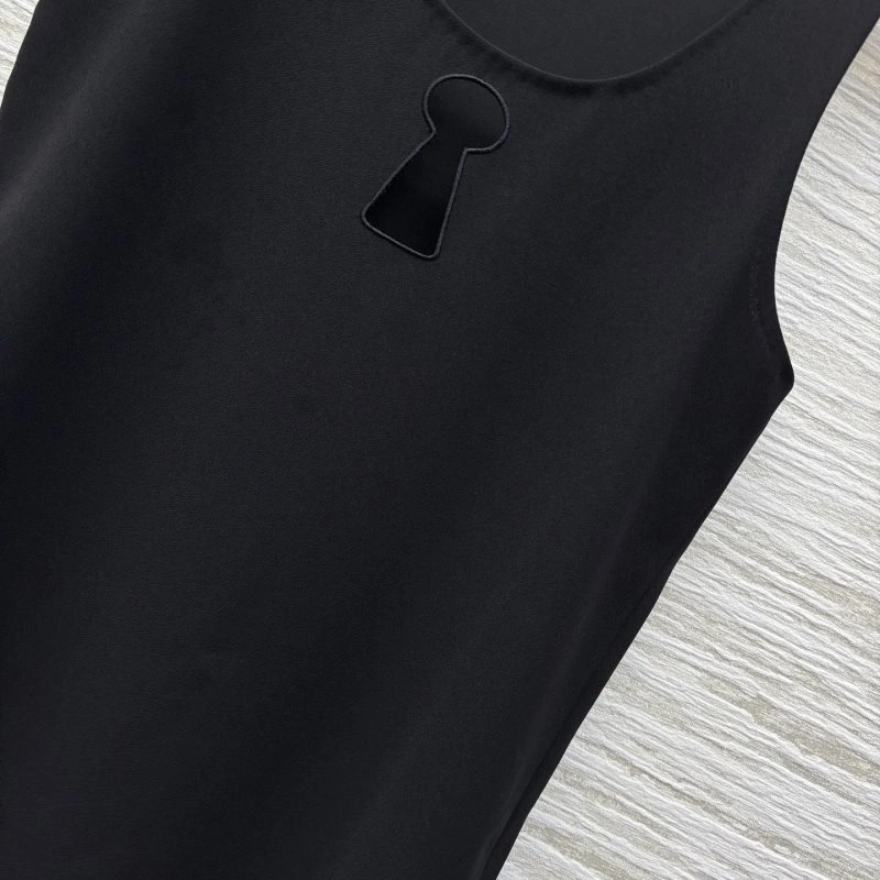 Value-priced Hermes Vest