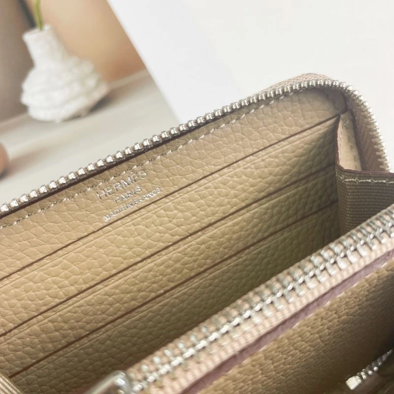 Indistinguishable Hermes Wallets Purse