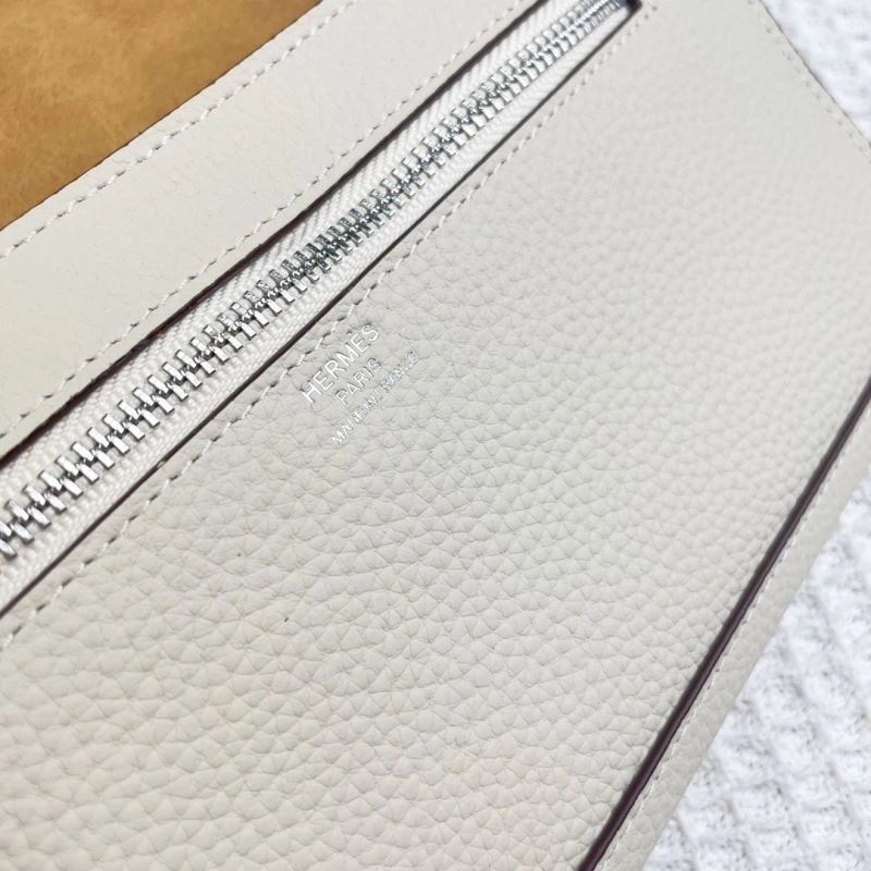 Indistinguishable Hermes Wallets Purse
