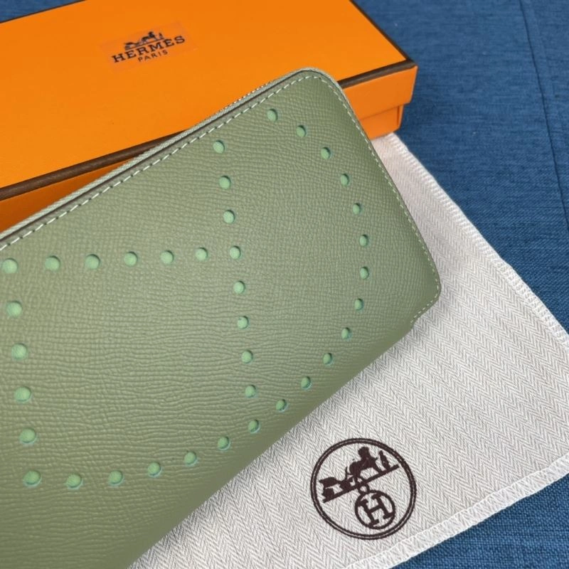 Indistinguishable Hermes Wallets Purse