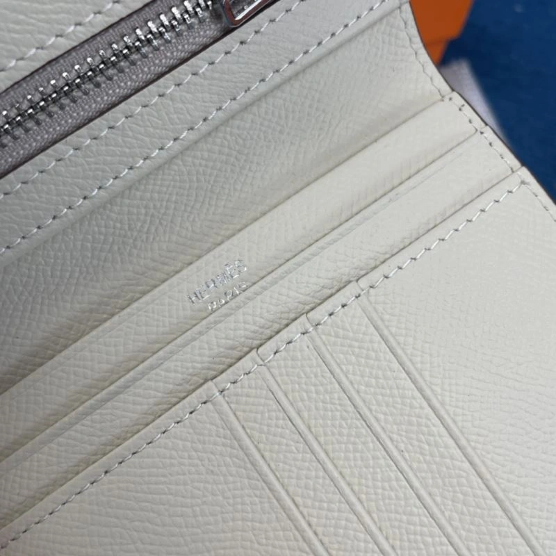 Indistinguishable Hermes Wallets Purse