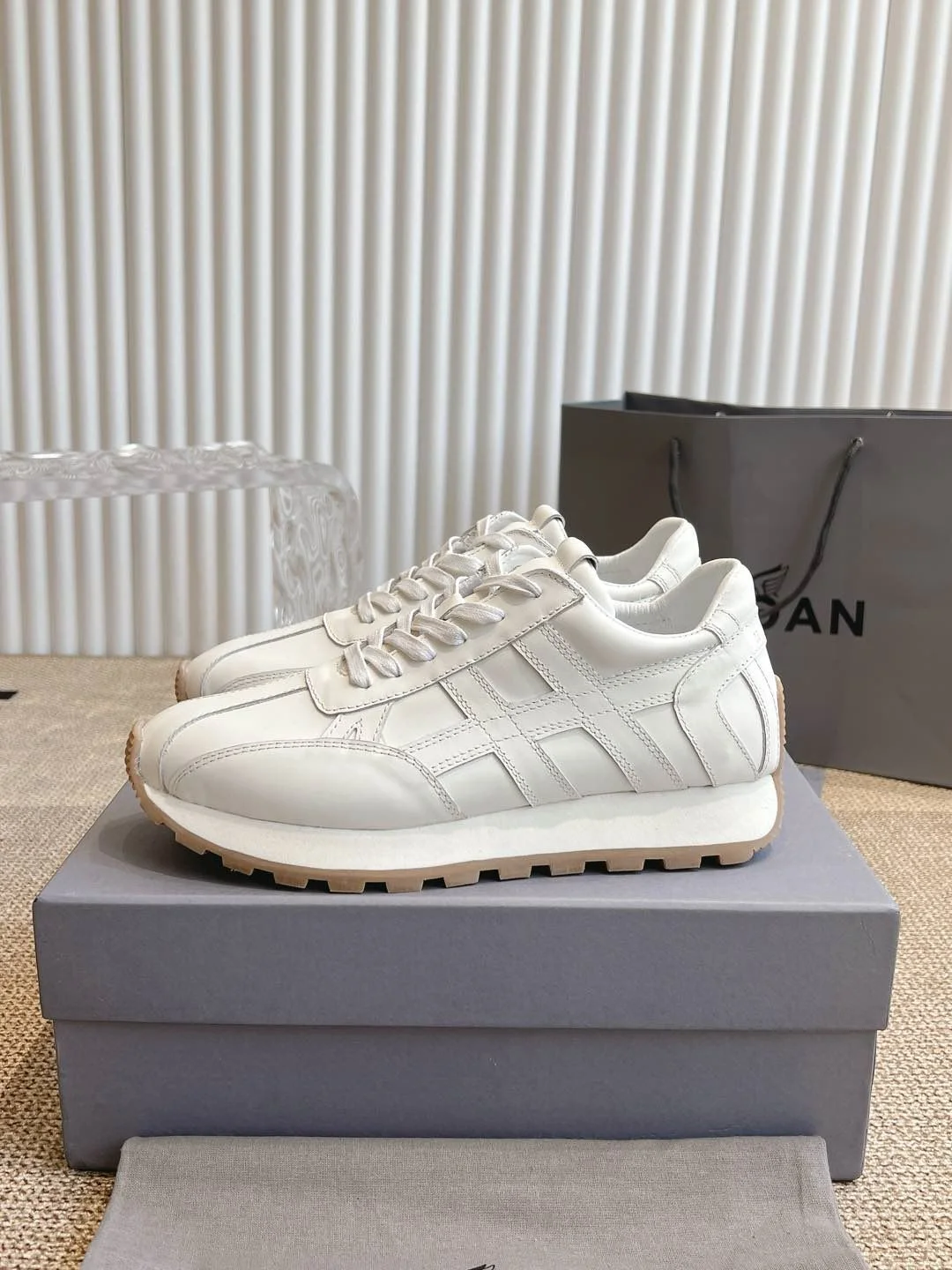 Exact replica Hogan Shoes