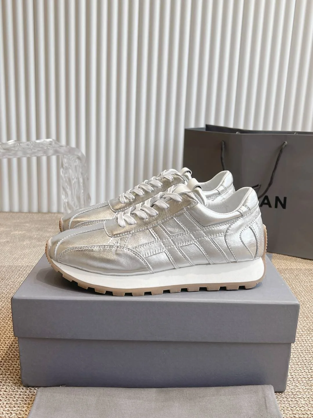Exact replica Hogan Shoes