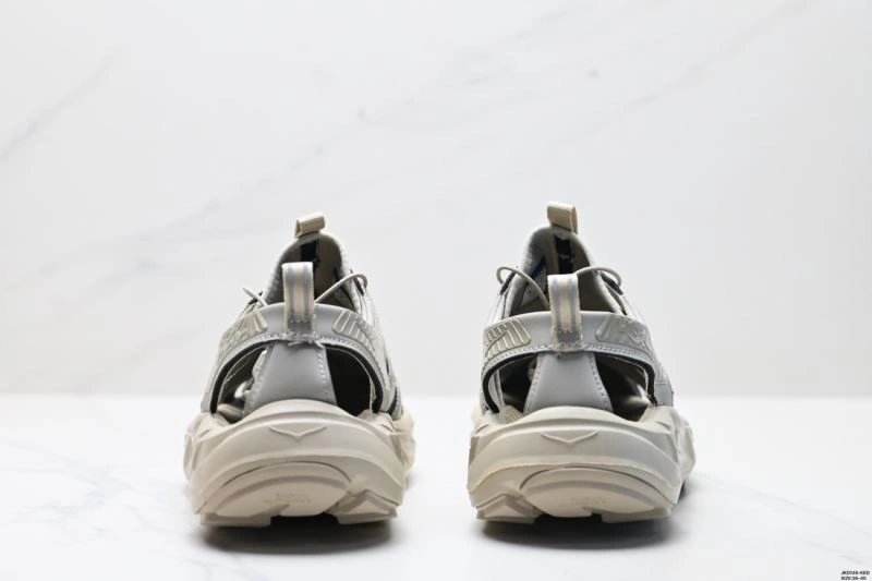 Top mirror Hoka Sandals