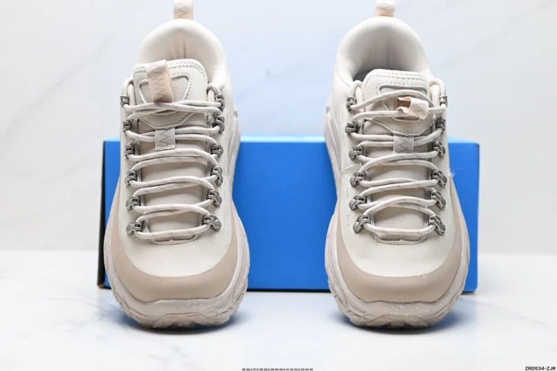 Low-cost Hoka Shoes