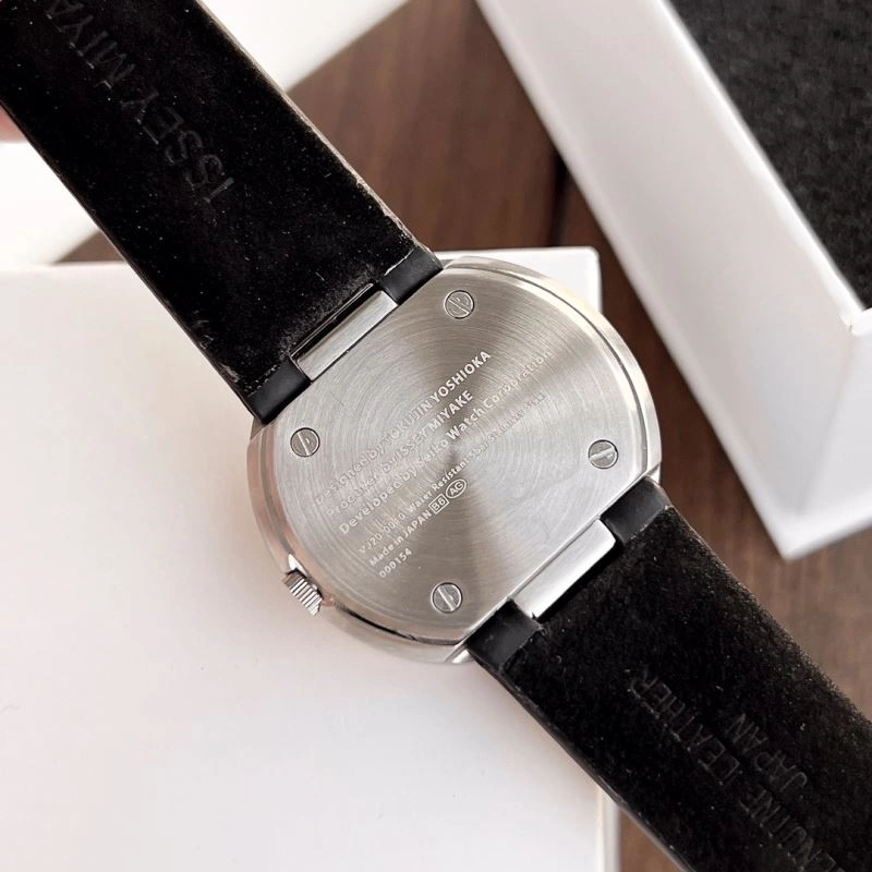 Top mirror ISSEY MIYAKE Watches