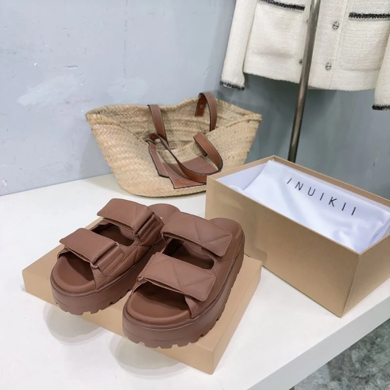 Low-cost Inuikii Sandals
