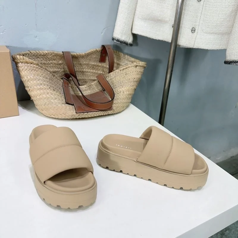 Accurate model Inuikii Sandals