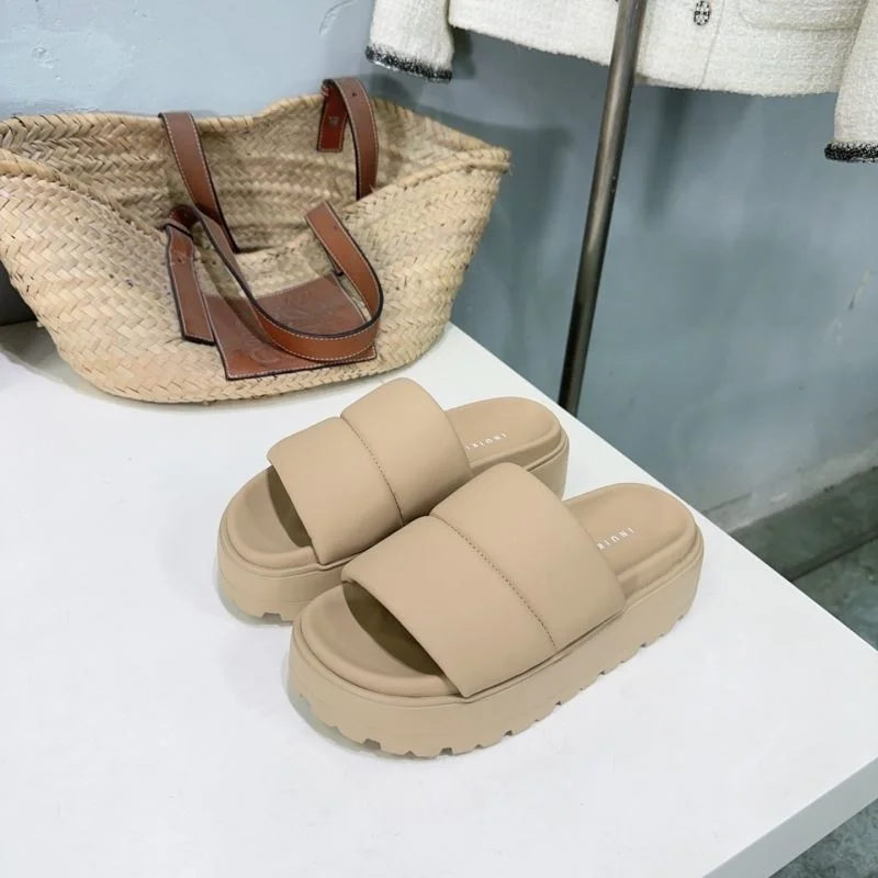 Accurate model Inuikii Sandals