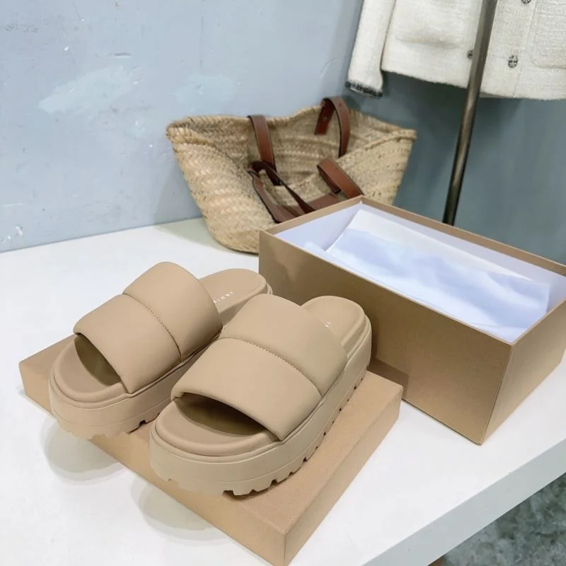 Accurate model Inuikii Sandals