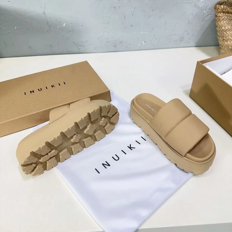 Accurate model Inuikii Sandals