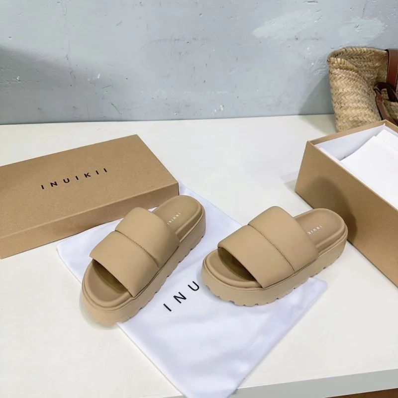 Accurate model Inuikii Sandals