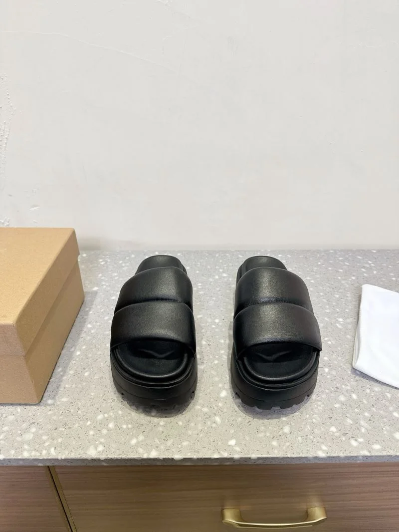 Inuikii Sandals