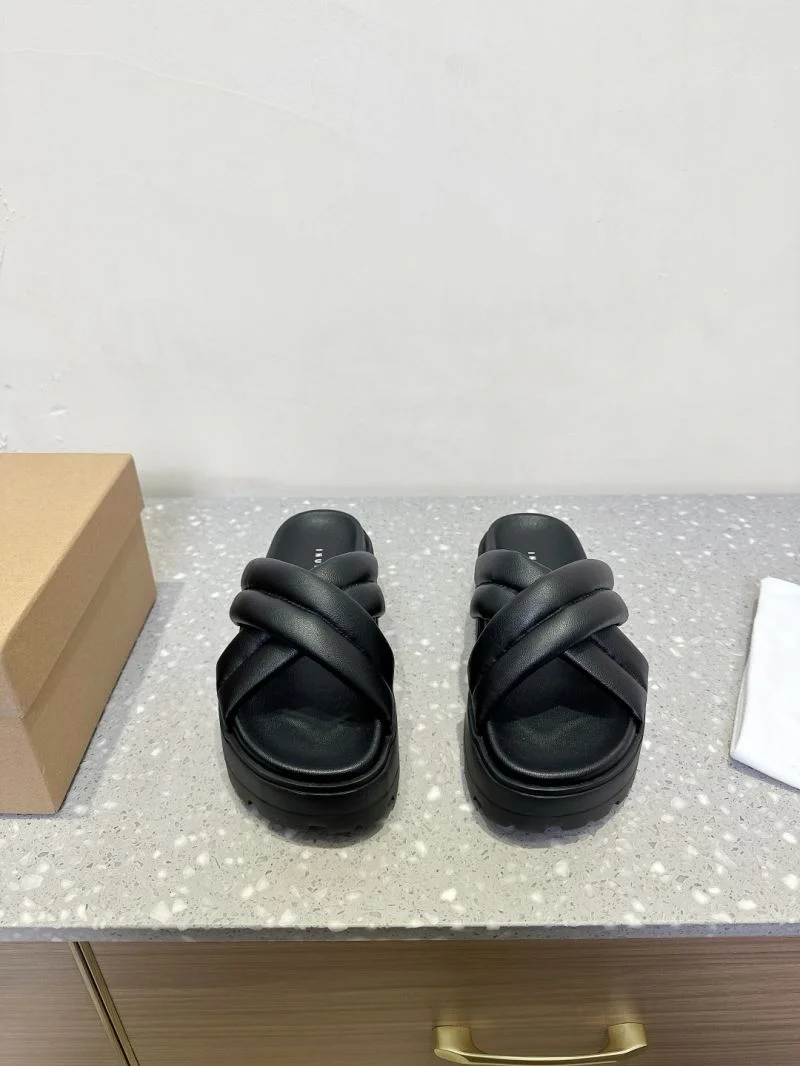 Inuikii Sandals
