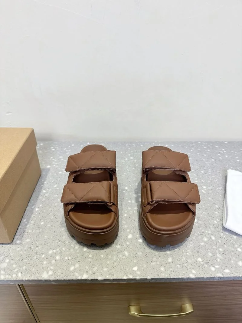 Inuikii Sandals