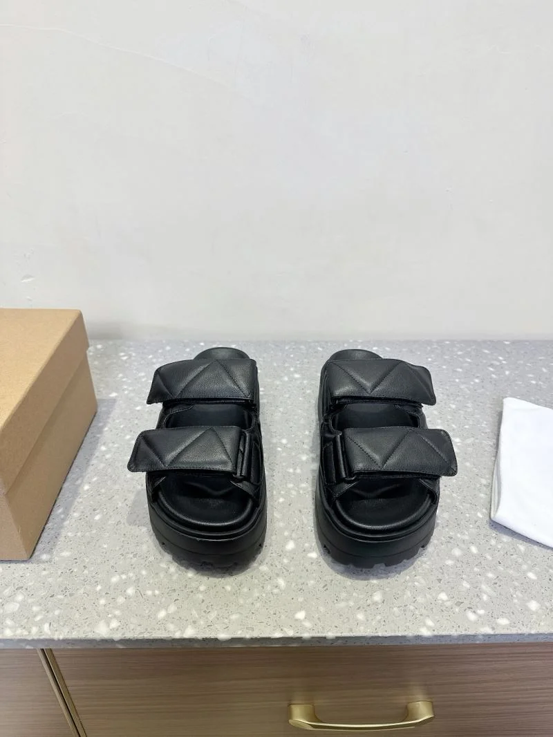 Inuikii Sandals